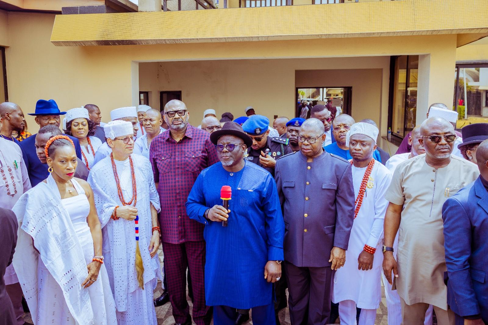 Asagba of Asaba : Gov Sheriff Oborevwori Pays Condolence Visit To Asaba ...